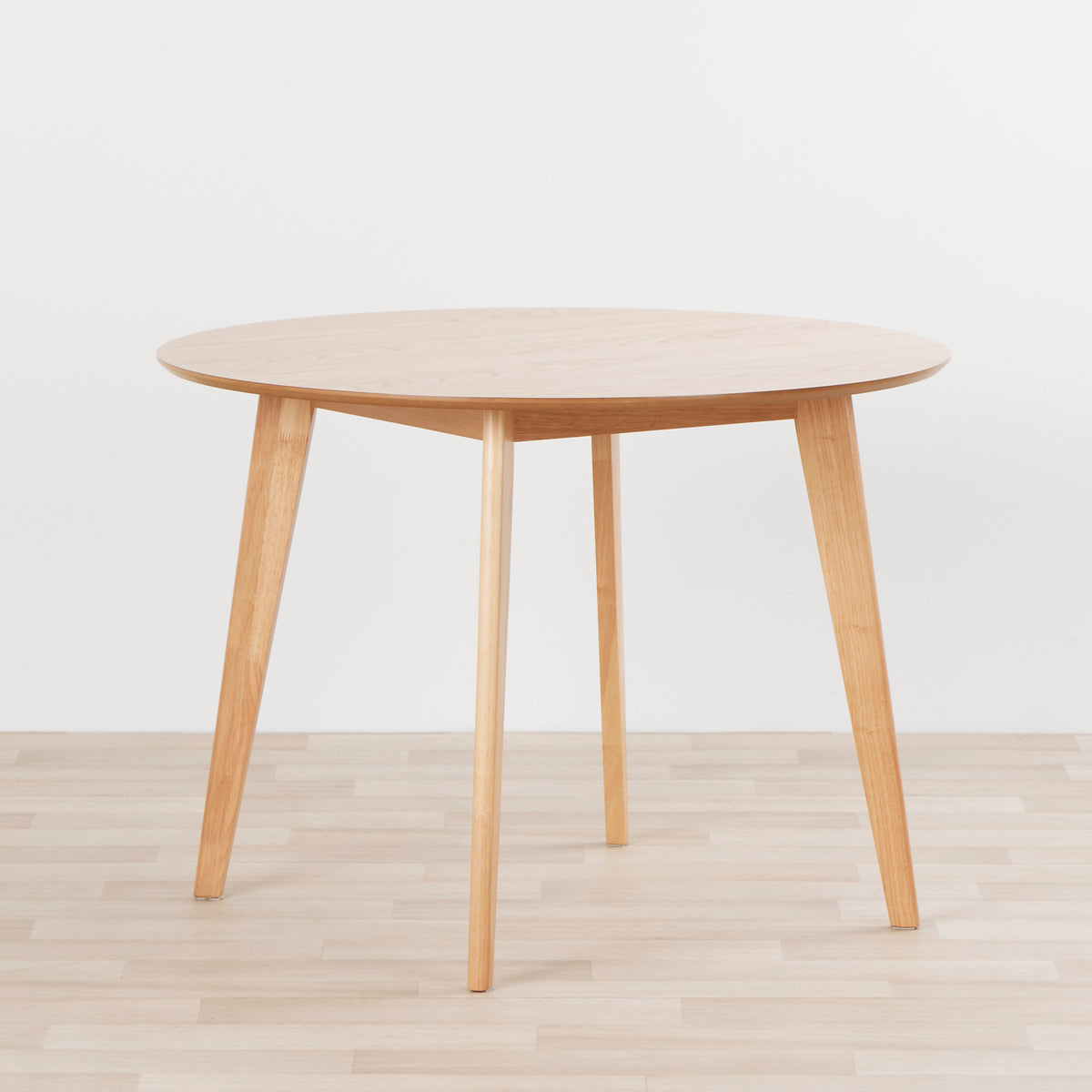 Whitby Round Dining Table - Oak - 105cm – nood